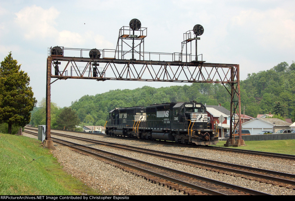 NS SD40-2 3345 & 3351